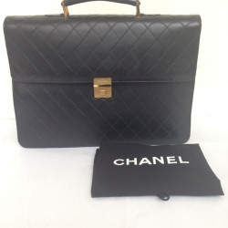 Sacoche CHANEL cuir matelassé noir - VALOIS VINTAGE PARIS